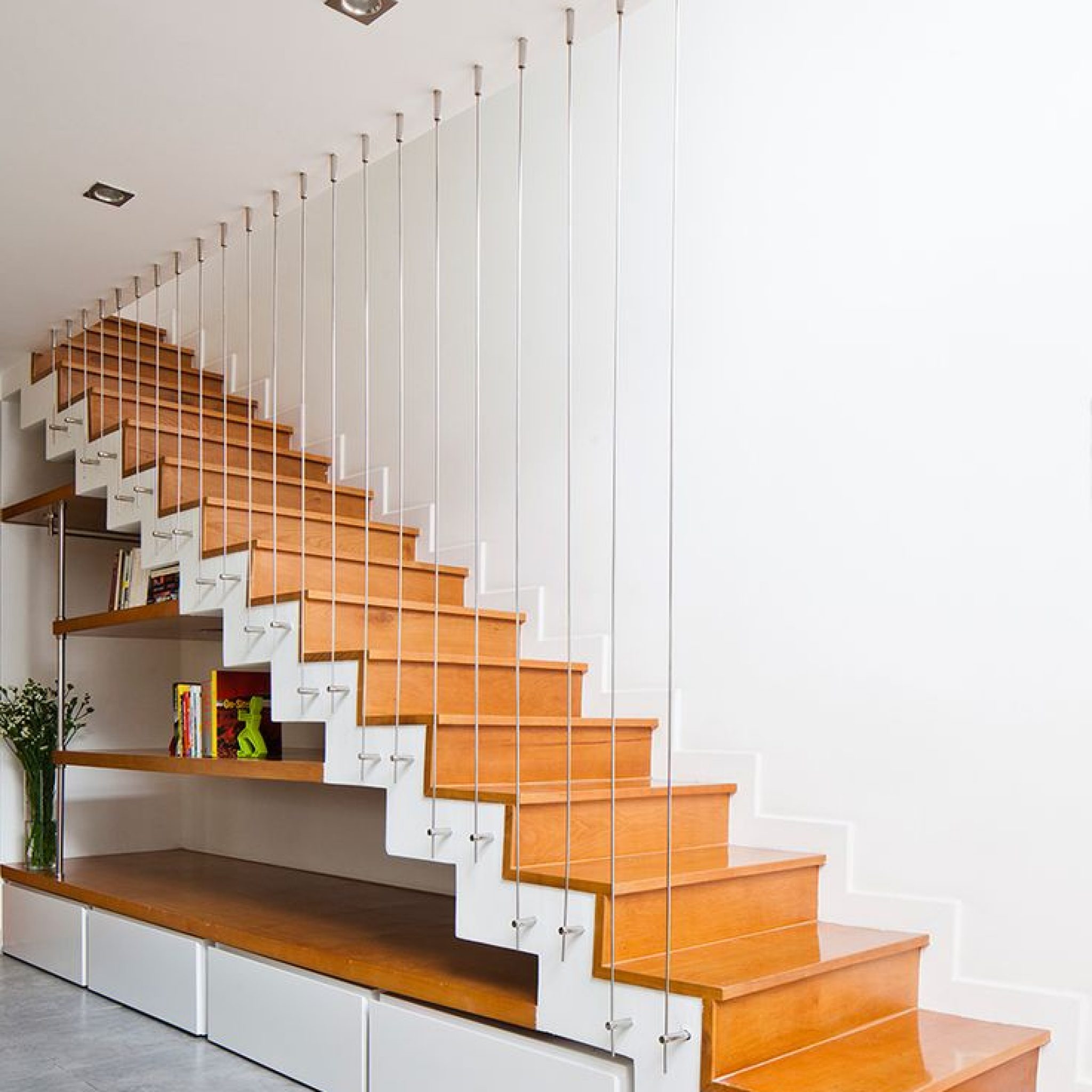 Ide Cemerlang! Pemanfaatan Ruang Bawah Tangga Untuk Rumah Minimalis